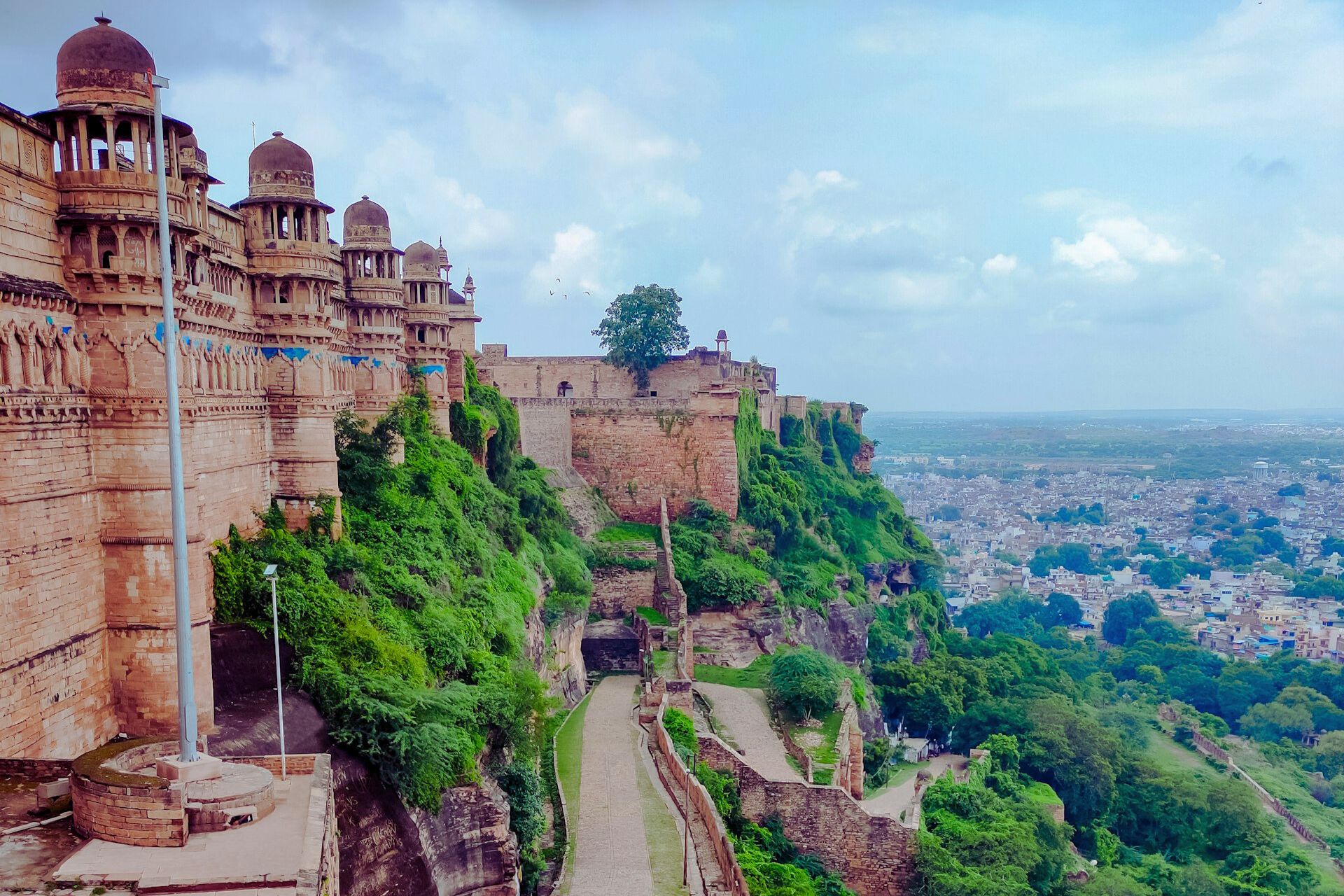 One Day Gwalior Sightseeing Trip by Cab [Price & Itinerary]