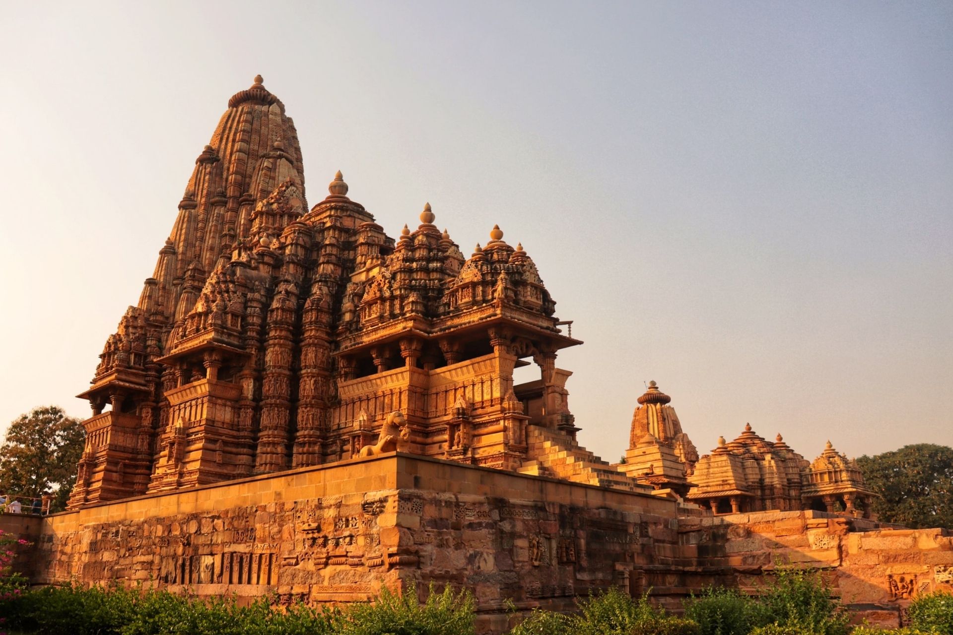 One Day Khajuraho Sightseeing Trip by Cab [Price & Itinerary]